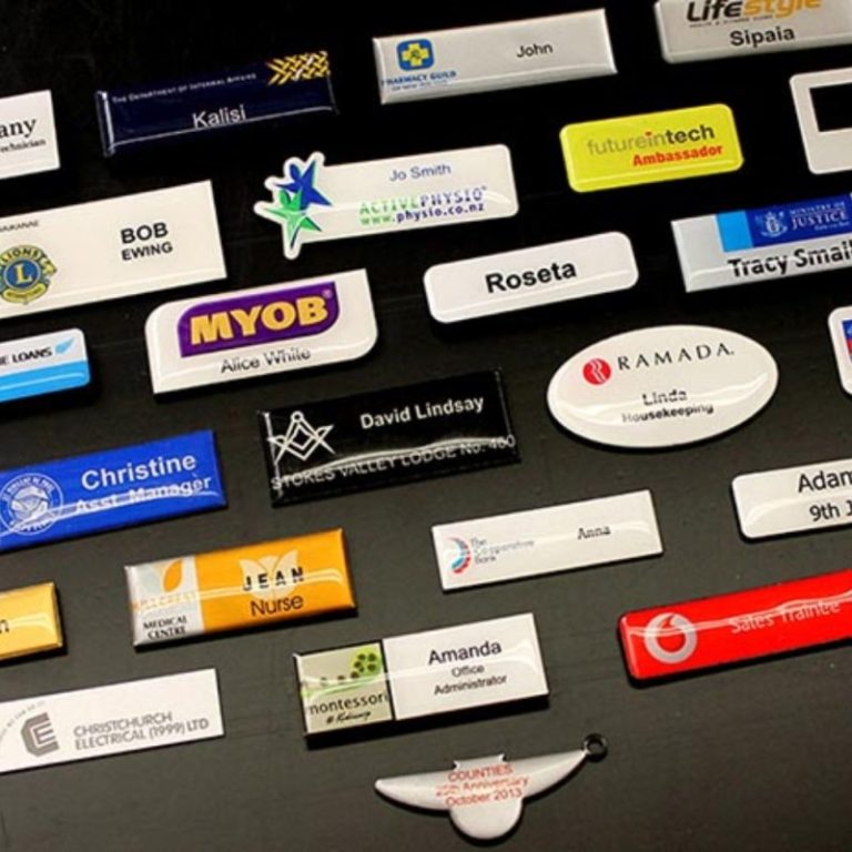 Custom Lapel Pins – Yallasigns.ae